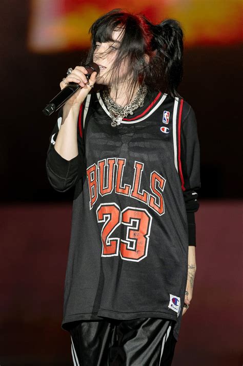 Billie Eilishs New Hair Features Bright Red Roots Ps Beauty