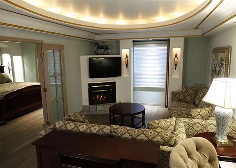 Chateau Louis Hotel And Conference Centre • Business Centre