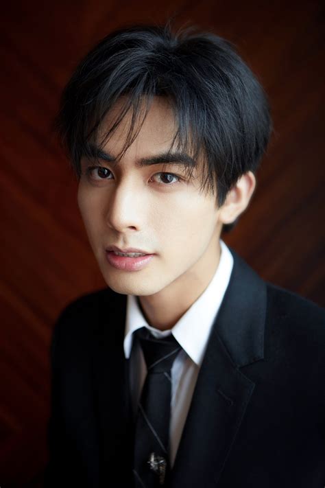 宋威龙碎发宋威光宋威龙素颜大山谷图库