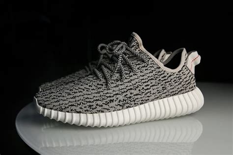 神鞋 Yeezy 到底哪一雙最貴？ 歷代炒價排行 Top 8！ Juksy 街星