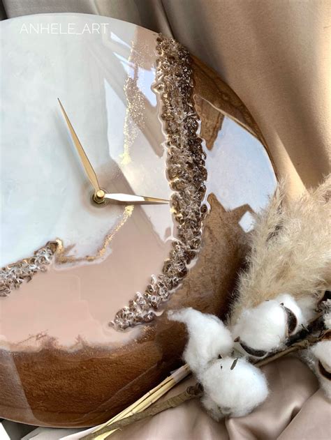 Часы из эпоксидной смолы Heels Art