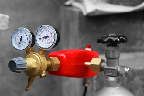 Oxygen Regulator Types Functions And Uses In Medical Settings Dem