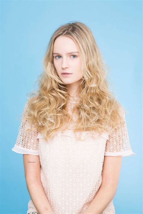 How To Wave Hair 4 Different Ways To Achieve The Beach Waves Hair Waves Hair Tutorial Beach