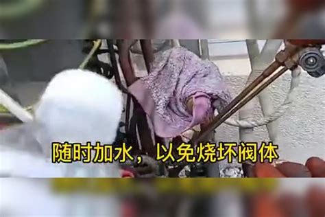 格力3匹变频空调制冷模式吹热风，检查四通阀坏了，看怎样更换它热风制冷检查