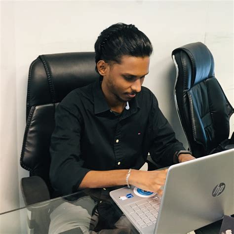 Jadhusan Sadhik Medium