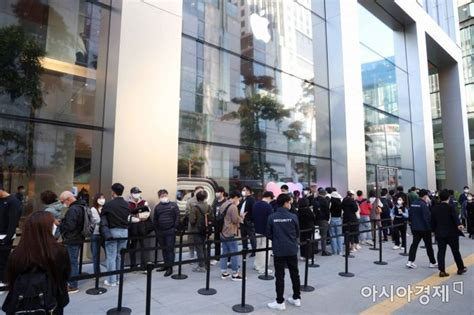 [르포]아이폰14 출시 첫날…예약제에 오픈런 실종 아시아경제