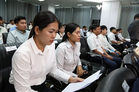 រូបភាពសកម្មភាព ឯកឧត្តម ហេង ស៊ីឡេង សមាជិក គ ជ ប បានដឹកនាំកិច្ចប្រជុំផ្សព្វផ្សាយជាមួយភាគីពាក់ព័ន្ធ