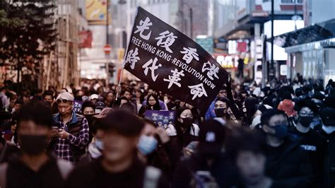 Хонконгт удирдагч Кэрри Ламыг огцрохыг шаардсан жагсаал зохион байгуулагдлаа МОНГОЛ ТВ