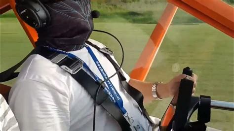 착륙을 위해 바람과 싸우는 조종사의 모습 Youtube