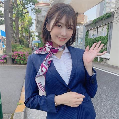 つばさ舞さんのインスタグラム写真 つばさ舞instagram「 アテンション プリーズ ️ スーツが似合うと言って欲しい、つばさ舞