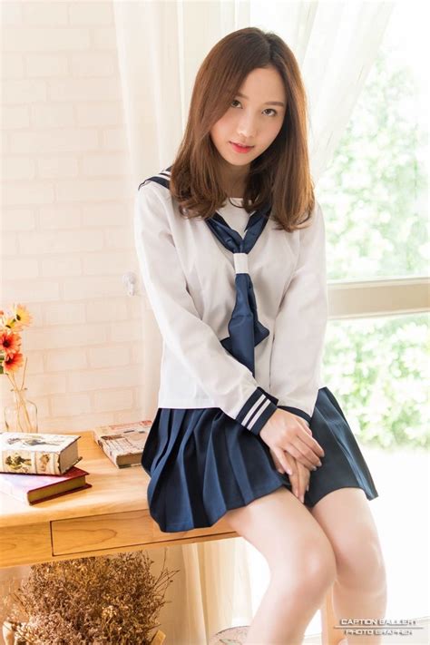 Em nữ sinh Hàn Quốc chân dài