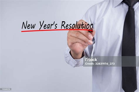 사업가 손 투명 닦아 보드 비즈니스 개념에 빨간색 마커로 새 해의 해상도 단어를 작성 합니다 0명에 대한 스톡 사진 및 기타 이미지 Istock