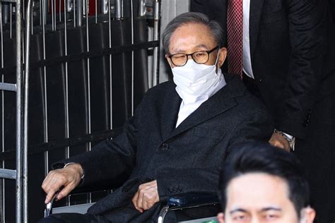 이명박 전 대통령 신년 특별사면…4년 9개월 만에 자유의 몸