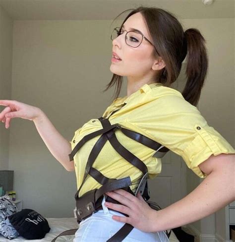 How Old Is Anna Mcclelland Biography Age Height Wiki Cosplay Model 5 Reasons To Follow