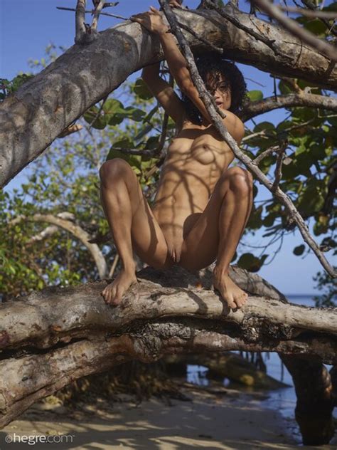 AMATEUR GIRL Ruby Naked In The Jungle Px Porn