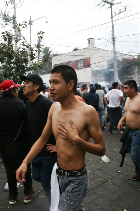 Hombres Y Algunos Chacales Mexicanos Df — Primavera Muy Masculina