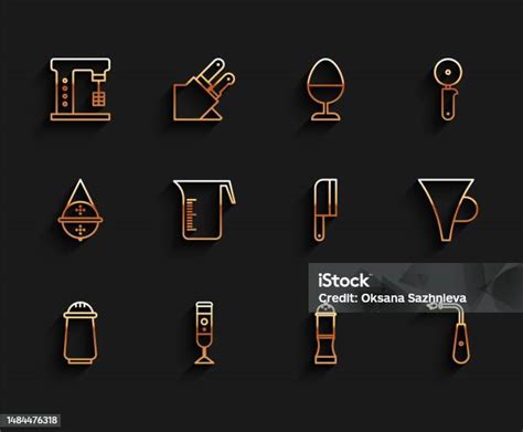 세트 라인 소금과 후추 블렌더 전기 믹서 후추 긴 전기 라이터 계량 컵 깔때기 또는 필터 및 고기 다지기 아이콘 벡터 검은색에