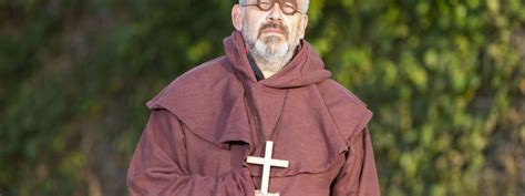 Im Gewand Franziskanermönch Honorius Hellweg Erwachsener