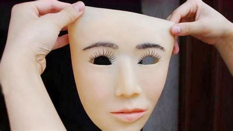 60岁大爷秒变18岁少女老外发明人皮面具做到了以假乱真 腾讯视频