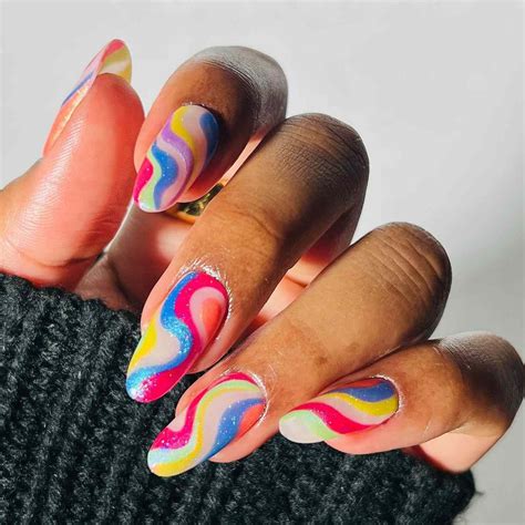 20 Swirl Nail Designs That Leave Us Spinning