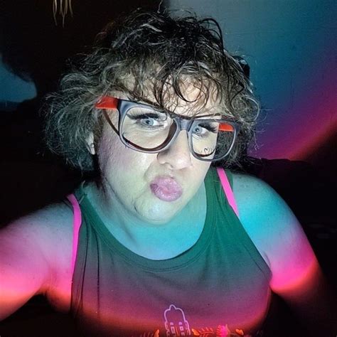 Kristen Kat Kristenkat21 Snapchat Stories Spotlight And Lenses