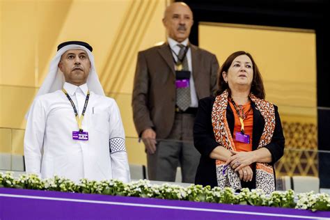 Minister Helder Draagt Speldje In Plaats Van Onelove Band Qatari Maken