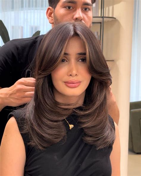 24 Medium Length Hairstyles With Layers For Ultimate Volume Boost In