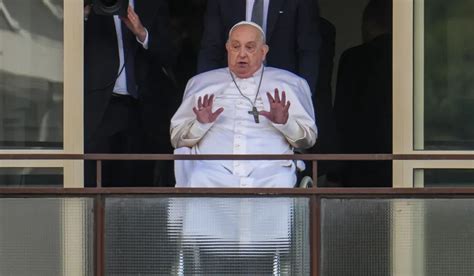 Ромын Пап Францис 5 долоо хоногийн дараа эмнэлгээс гарлаа