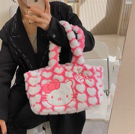 Плюшева сумка з Hello Kitty Ціна 450 грн Матеріал штучний плюш Розмір 40 Shop Pr