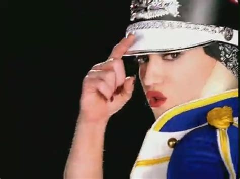 Hollaback Girl Music Video Gwen Stefani Image Fanpop