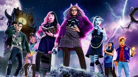 فیلم سینمایی دبیرستان هیولا 2022 کافه فیلم