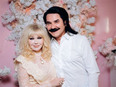 «Наше кохання благословили небеса Зібров привітав дружину з 30 річчям шлюбу