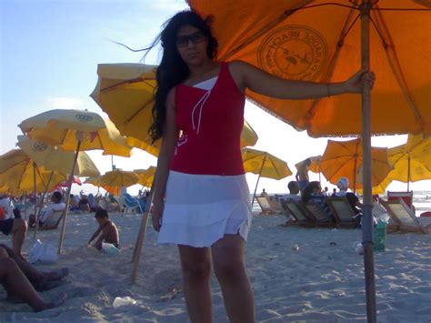 Collection Of Beautiful Arabian Girls Photos Qatar Girl Enjoying On