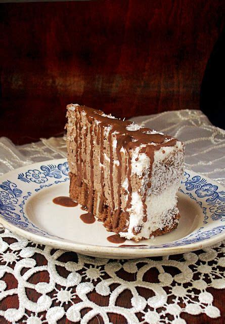 Продукти 1 готово шоколадово руло 1л сладкарска сметана 2 пак желатин 60г кокосови стърготини