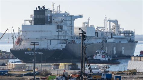 Germany Disputed Floating Lng Terminal Arrives At Rügen Dw 02242024