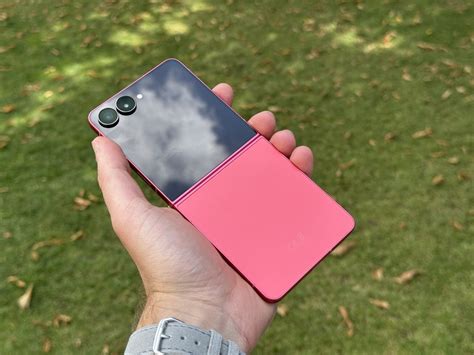 完整对比 Galaxy Flip7 Vs Flip7 Fe：哪款柔性翻盖手机值得购买？ Samsung Magazine