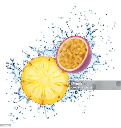 열대 과일의 절반으로 구성 파인애플과 열정 과일은 흰색 배경에 고립 된 물 튀김 파인애플에 대한 스톡 사진 및 기타 이미지