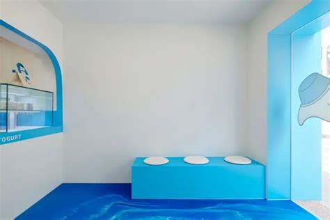 블루컬러 포인트 귀여운 5평 소형 요거트 가게 인테리어 용산구 청파동