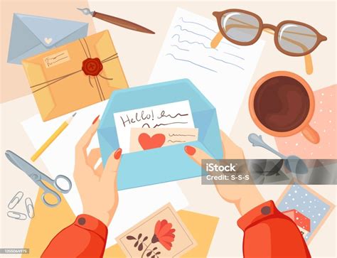 봉투를 들고 있는 손 편지 우편 책상 종이 봉투 나 자신 편지 우편 엽서 필기 텍스트 시트 메시지 통신 만화 깔끔한 벡터 일러스트 개념에 대한 스톡 벡터 아트 및 기타
