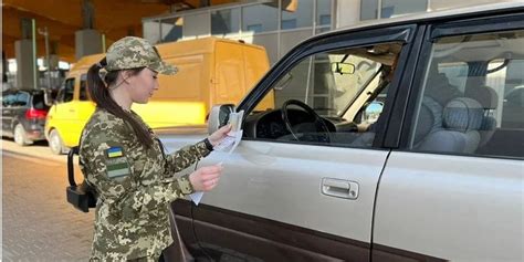 Виїзд чоловіків за кордон 2024 — Хто має право з 1 грудня — Документи з ТЦК Nv