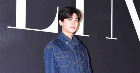 박형식 청청패션도 완벽 소화