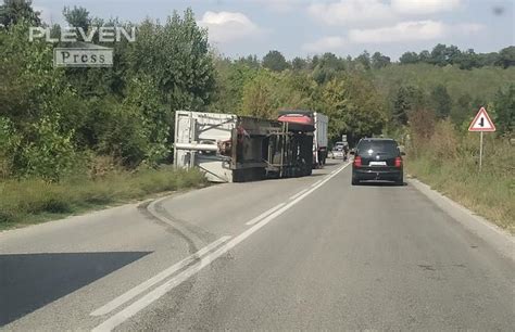 Тир се обърна преди разклона на Брашляница Плевен прес Новини и актуална информация Плевен
