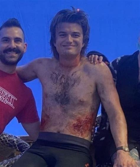 Joe Keery Shirtless Profile Body Stats 54 Off Rbkbm