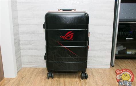 ASUS ROG Phone And All Accessories Come In A Suitcase SlashGear