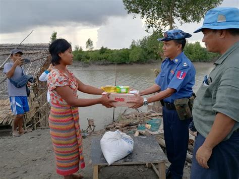ငပုတောမြို့နယ် သုံးခွကျေးရွာအုပ်စု ၊ မဒေါ့ကန်ကျေးရွာတွင် မြစ်ရေတိုက်စားမှုကြောင့် ကမ်းပါးပြိုက