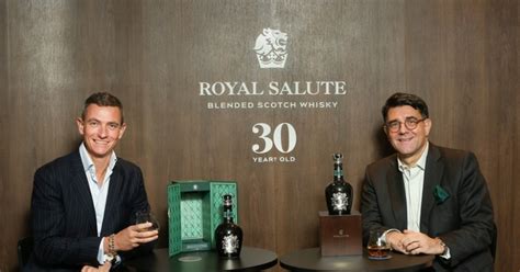 “한국 위스키 소비자 안목 높아 최고급 로얄살루트 30년산 주목”