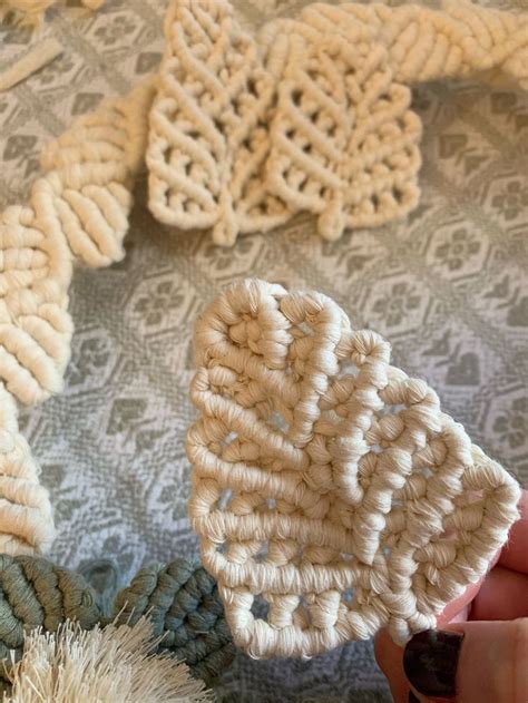 Pattern of macramè leaf in micromacramè pattern per foglie in