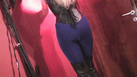 Goddess Hiliana The Fetish Domina She Smells Smoking Fetish And Leather