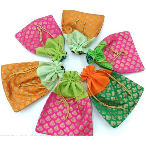 Thamboolam Set 14 Prashaa Return Ts