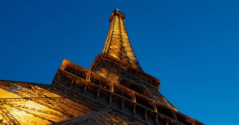 Париз штеди енергија Ајфеловата кула ќе ги гаси светлата еден час порано Кајгана